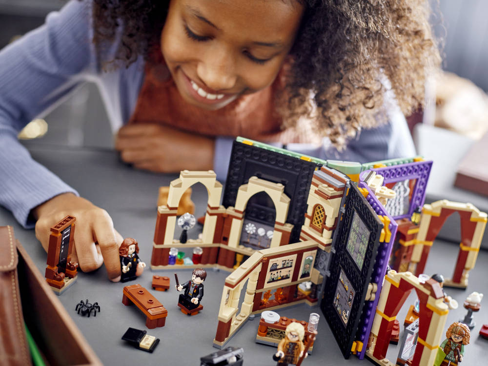 LEGO 76397 Chwile z Hogwartu: zajęcia z obrony przed czarną magią ...
